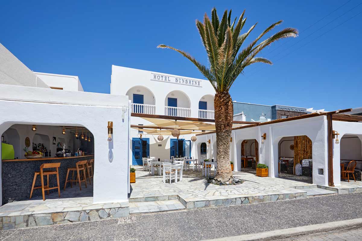 Psatha - Coctail Bar & Restaurant in Kamari, Santorini.
